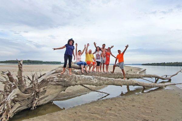 Каяк до остров Вардим + нощувка под звездите - Adventures.bg